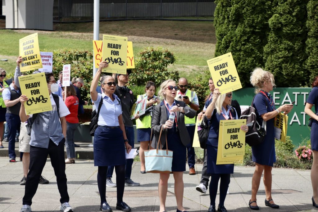 Strike updates | Airline workers act | Dale, Dolly — The STAND